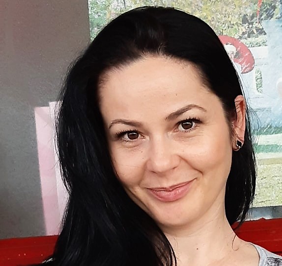 Jeta Dedja: Kush do t’ua shlyejë dëmin moral shqiptarëve? - Albspirit