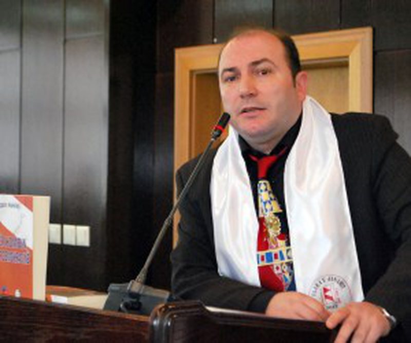 Azgan Haklaj: Besëlidhja Kuqezi e sovranit, stop Totalitarizmit Rama më ...
