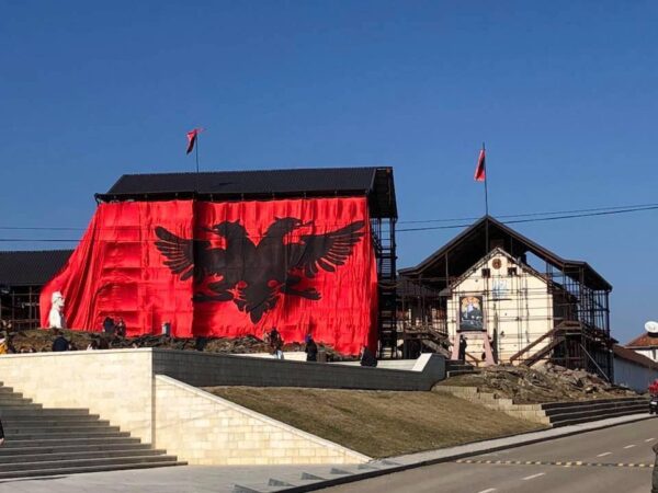 Shqiponjë Osmanaj: Shaban Murat Jashari, mësuesi, luftëtari - Albspirit