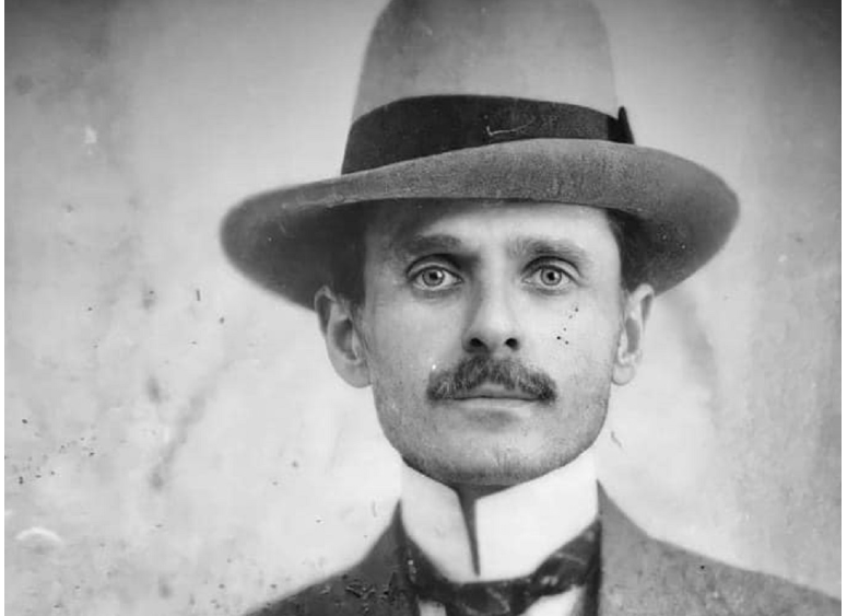 Mid’hat Frashëri: Më vjen keq… për këtë njerëzi pa kombësi, pa gjuhë ...